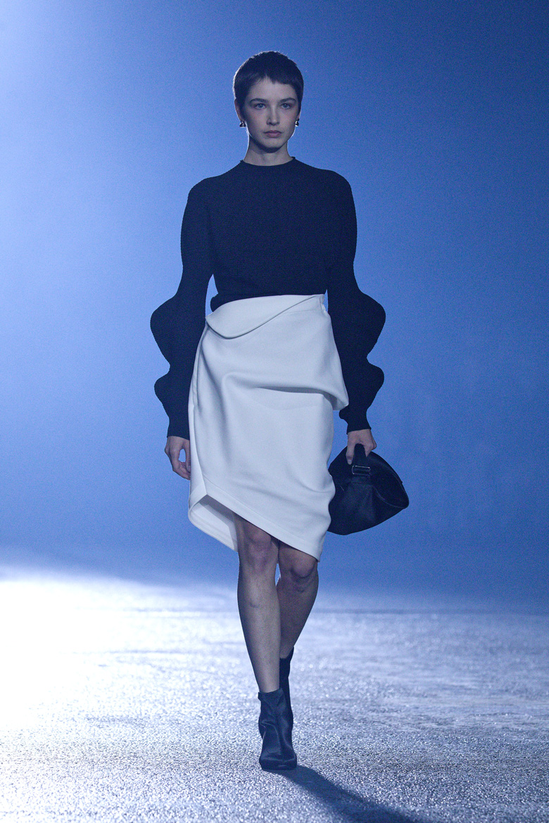 Issey Miyake SS-22-23 - NEOMANÍA Magazine