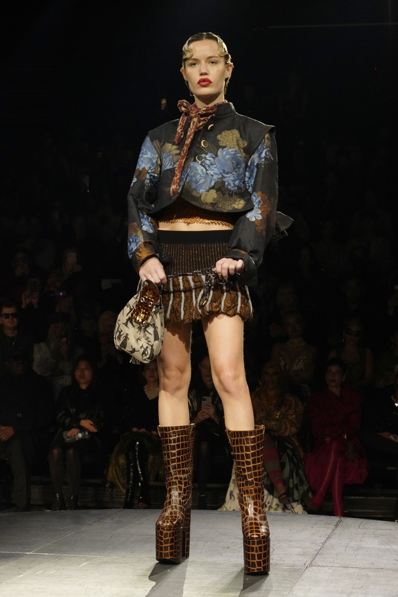 Vivienne Westwood SS23 - NEOMANÍA Magazine